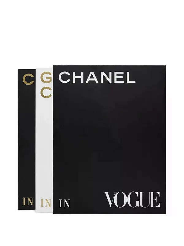 THAMES E HUDSON Chanel In Vogue Book