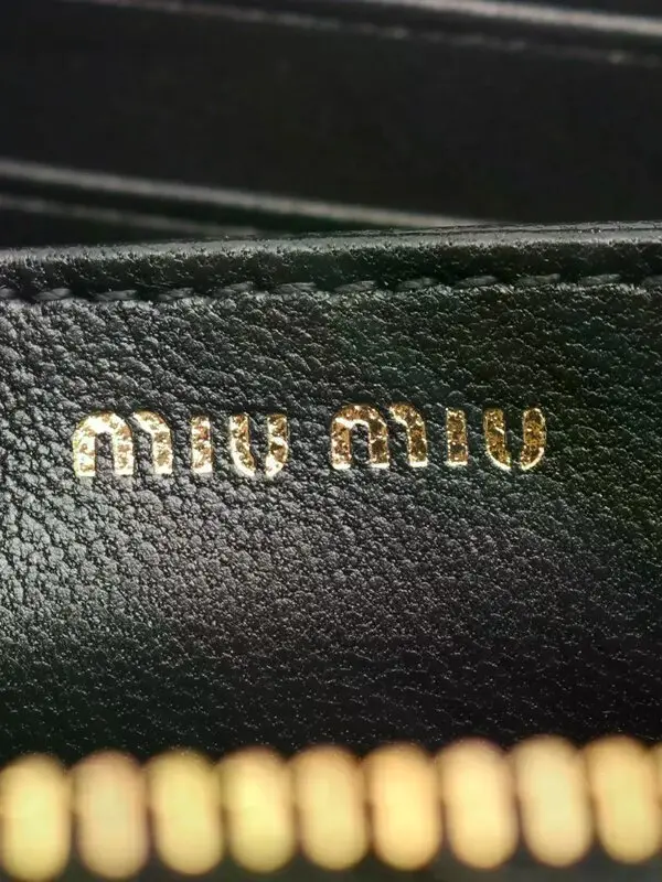 Miu Miu 2020s Matelassé Leather Wallet - Black