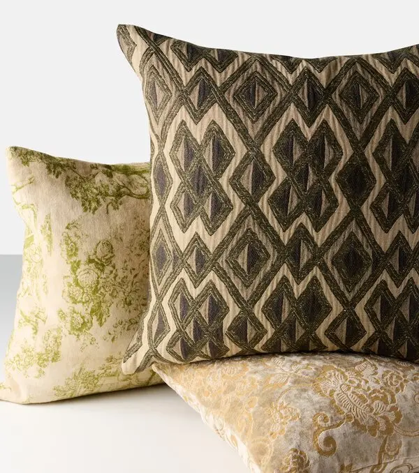 THE HOUSE OF LYRIA Zefiro Linen Cushion