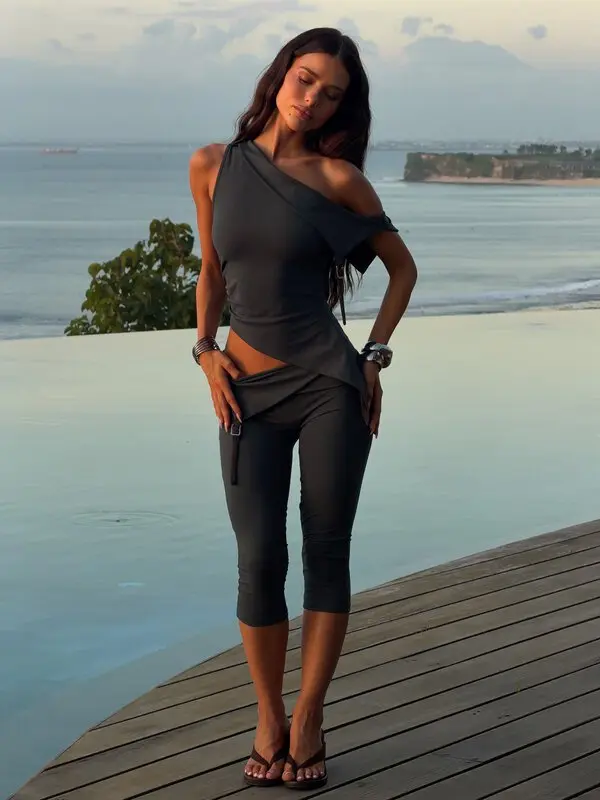 OUTCAST Juliett Capri Pants Dark Grey