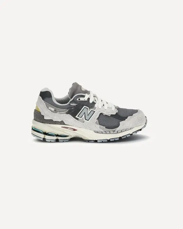 NEW BALANCE 2002r Sneakers - Grey