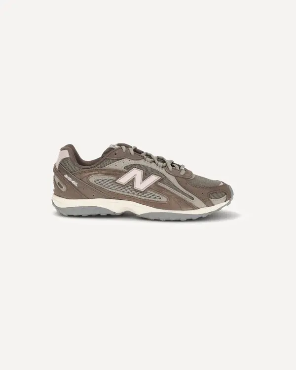 NEW BALANCE 204l Sneakers - Brown