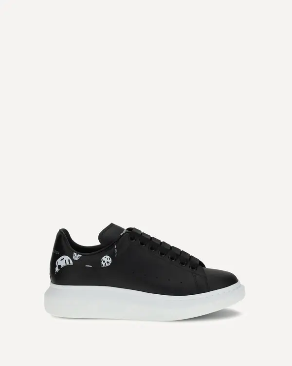 Alexander McQueen Oversized Sneakers With Skull Print - Black