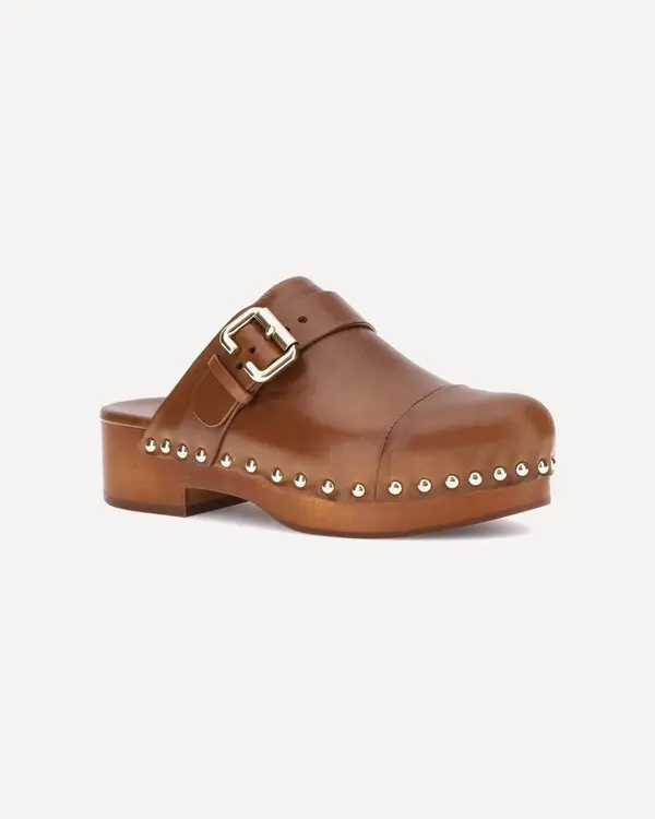 Chloé Jeannette Leather Clogs With Buckle Detail