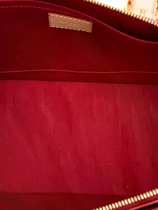 LOUIS VUITTON Monogram Vernis Rosewood Avenue Shoulder Bag - Red