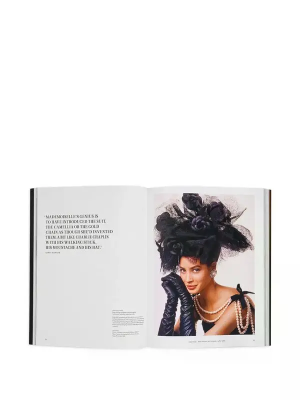 THAMES E HUDSON Chanel In Vogue Book