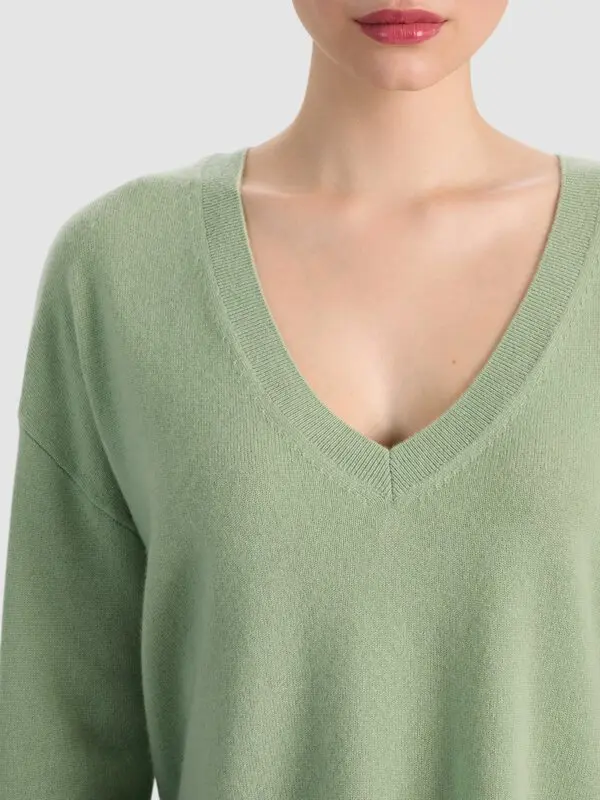 Alice + Olivia Williams Cashmere V-neck Pullover - Sage