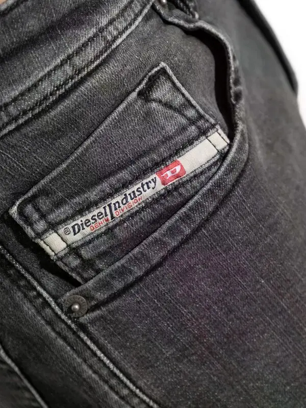 DIESEL® 1985 Larkee Jeans