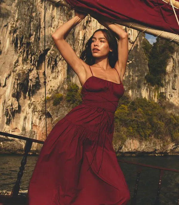 DÔEN Safia Dress In Organic Cotton Poplin - Deep Ruby