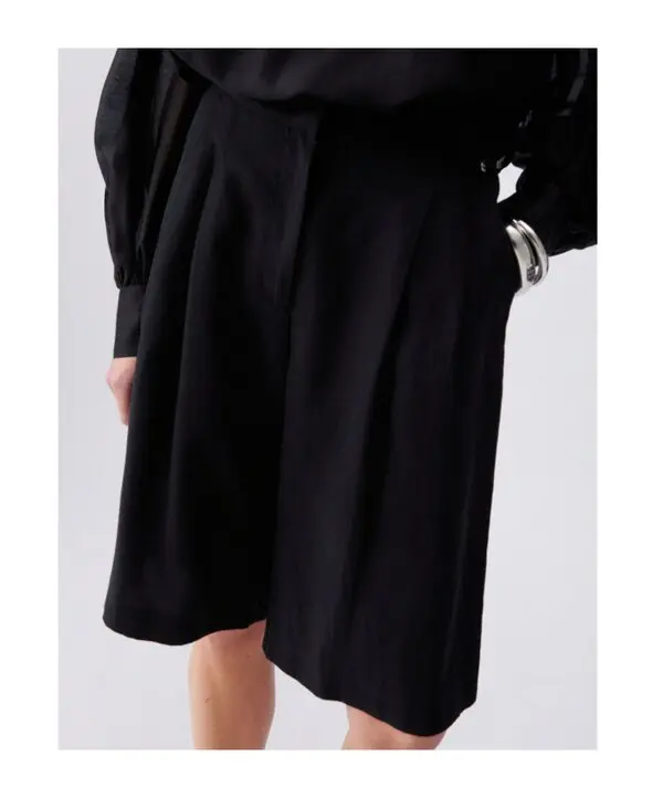 Liu Jo Tailored Bermuda Shorts With Dart Detailing