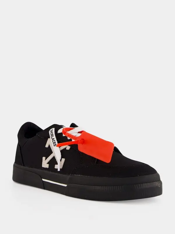 Off-White Vulcanized Low Top Sneakers - Black