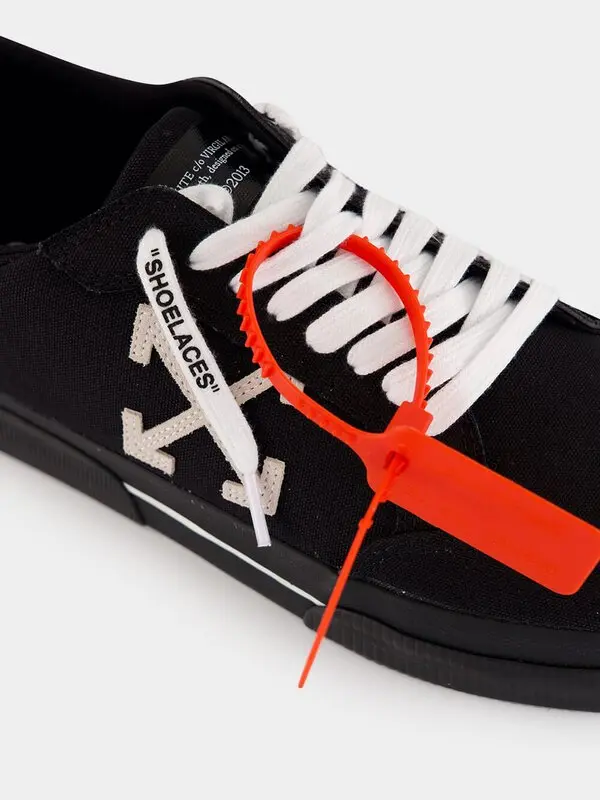 Off-White Vulcanized Low Top Sneakers - Black
