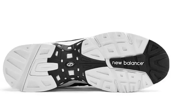 NEW BALANCE 828 Low Top Sneakers - Black/white