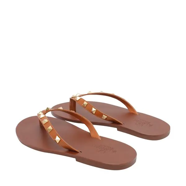 Valentino Garavani Rockstud Flip Flop Sandals - Brown