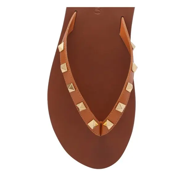 Valentino Garavani Rockstud Flip Flop Sandals - Brown