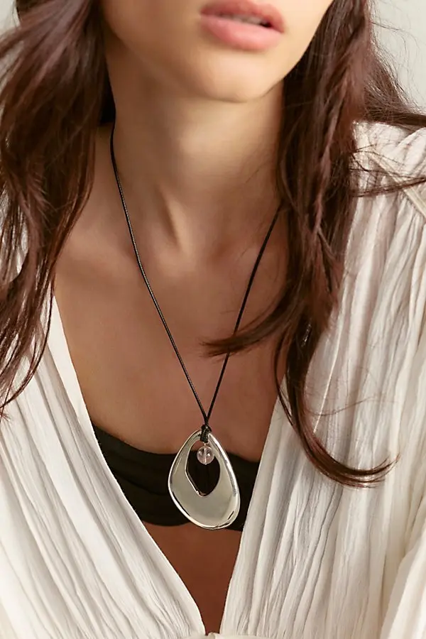 Free People Kori Pendant Necklace - Silver/quartz