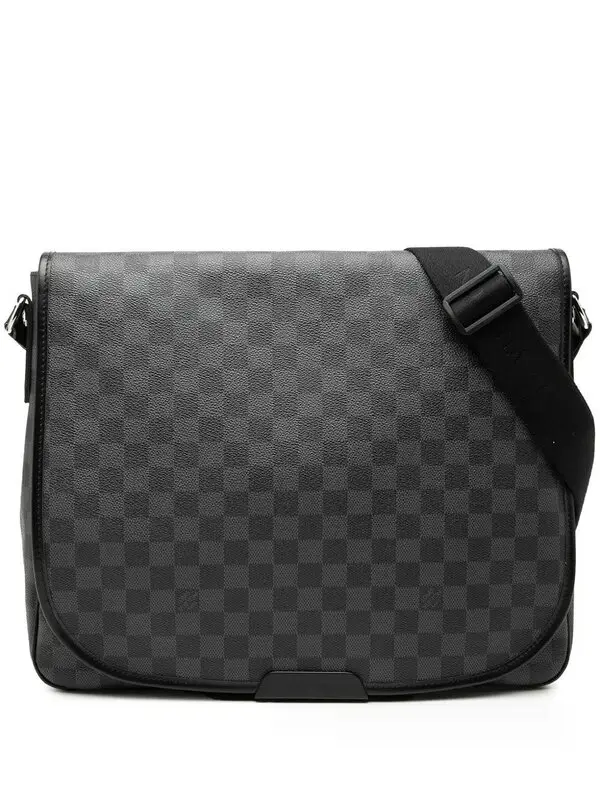 LOUIS VUITTON Damier Graphite Daniel Gm Messenger Bag