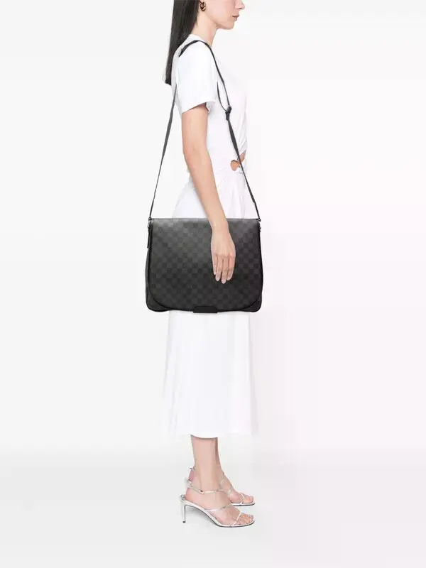 LOUIS VUITTON Damier Graphite Daniel Gm Messenger Bag