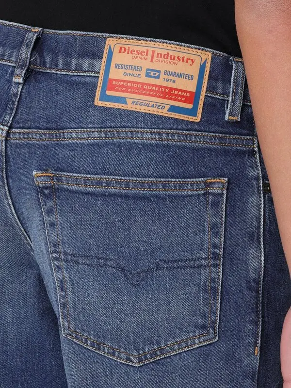 DIESEL® Logo Patch Straight-leg Jeans
