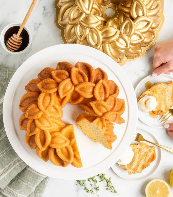 NORDICWARE Laurel Wreath Bundt Pan