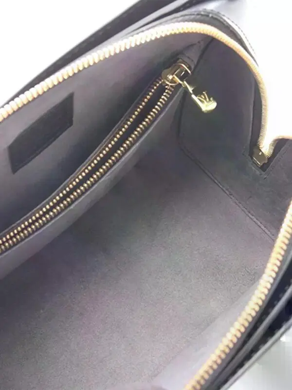 LOUIS VUITTON Epi Pont Neuf Pm Handbag - Black