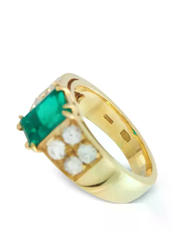 LB EXCLUSIVE Emerald And Diamond Ring In 18k Yellow