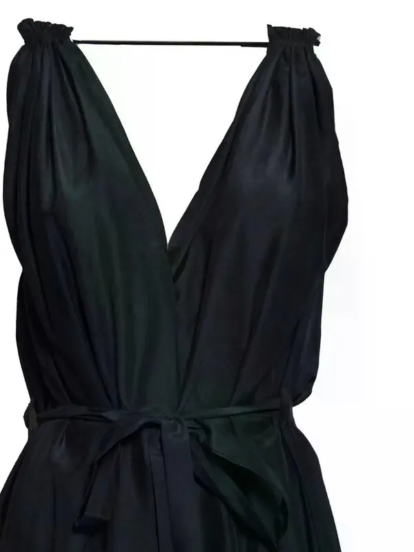 SOLOTRE Sleeveless V-neck Maxi Dress