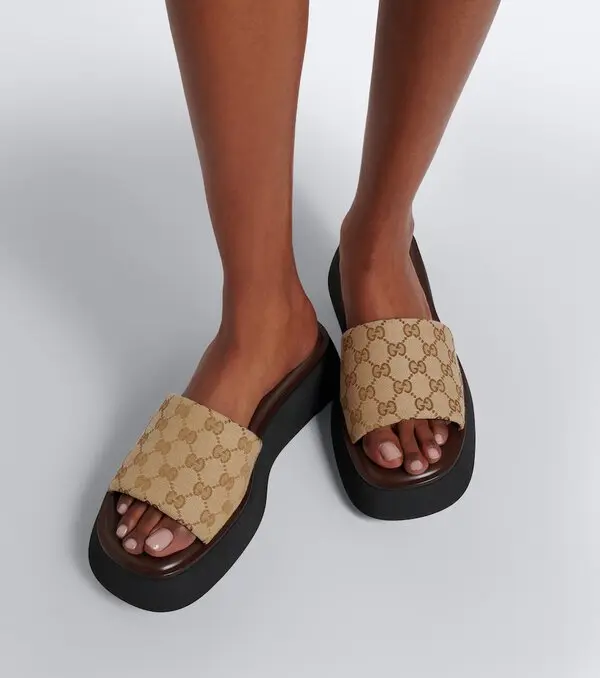 Gucci Gg Canvas Platform Slides - Beige