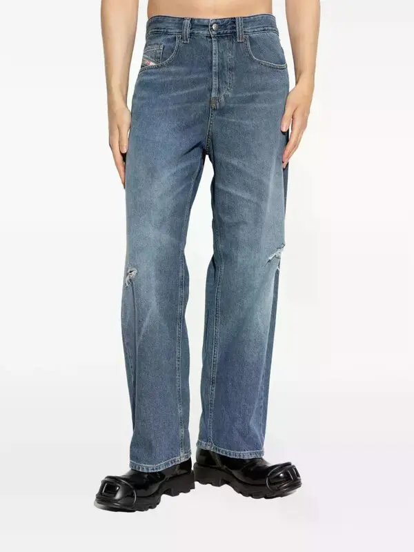 DIESEL® 2001 D-macro Distressed Jeans