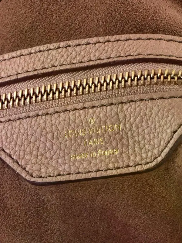 LOUIS VUITTON Xl Mahina Leather Hobo Bag