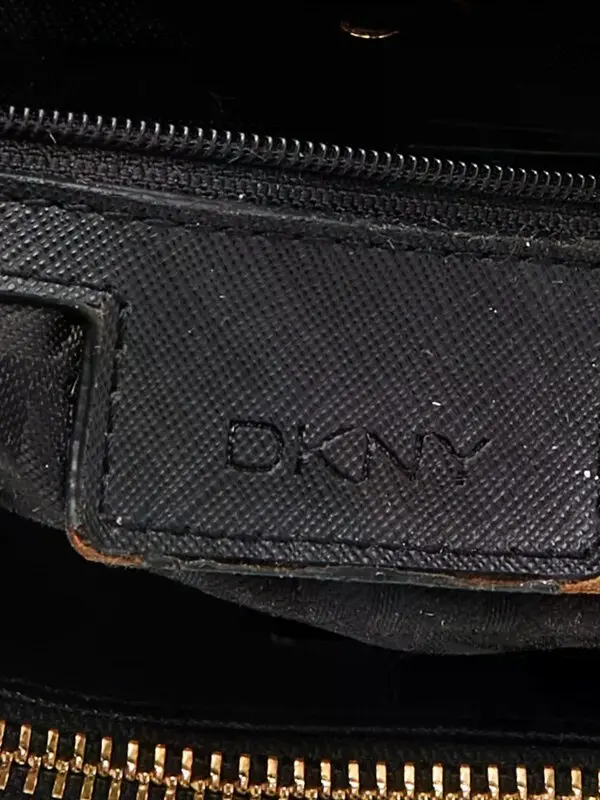 Dkny Logo Plaque Leather Shoulder Bag