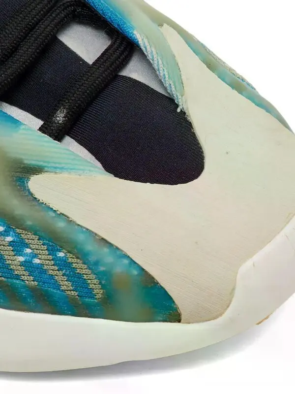 ADIDAS X YEEZY 700 V3 Arzareth Sneakers