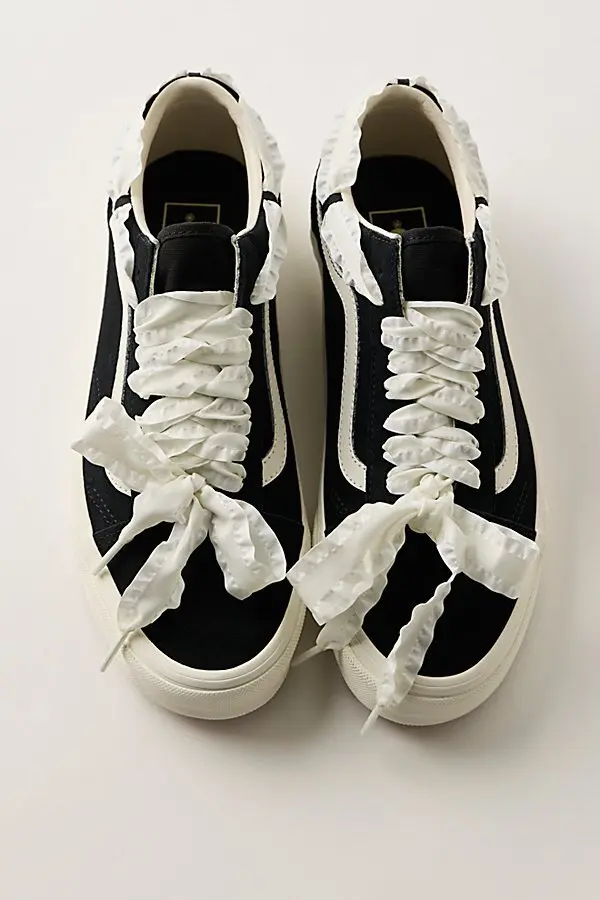 VANS Old Skool Coquette Sneakers - Coquette Black
