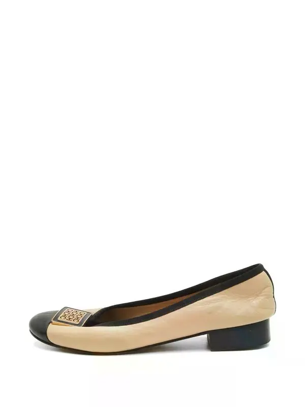 Carolina Herrera Logo Cap-toe Flat Pumps - Neutrals