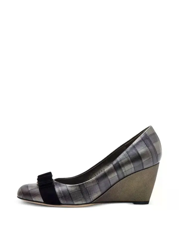 FERRAGAMO Vara Bow Patterned Wedge Pumps - Grey