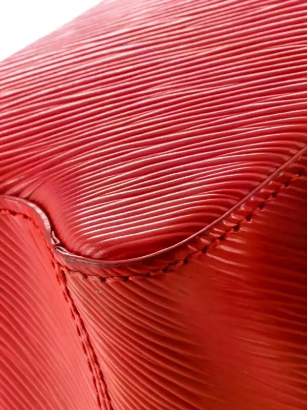 LOUIS VUITTON Epi Leather Twist Mm Handbag - Red
