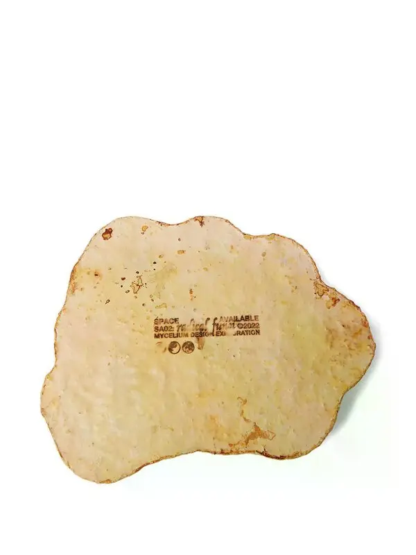 SPACE AVAILABLE Asymmetric Raised Edges Tableware