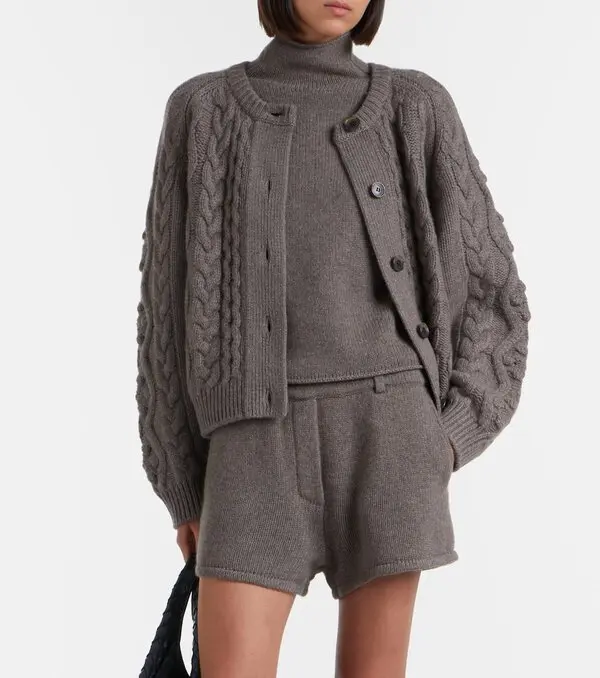 LISA YANG Fride Cashmere Turtleneck Sweater