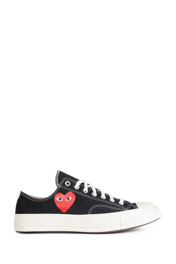 Play Comme Des Garcon Comme Des Garçons Play Low Top Sneakers With Heart Motif