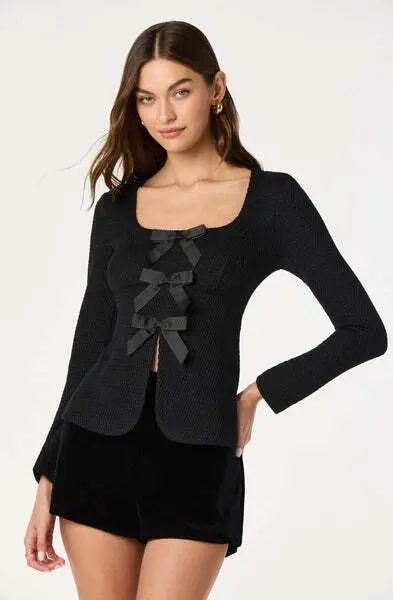 Astr The Label Textured Bow Flyaway Top - Black