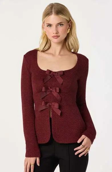 Astr The Label Textured Bow Flyaway Top - Burgundy