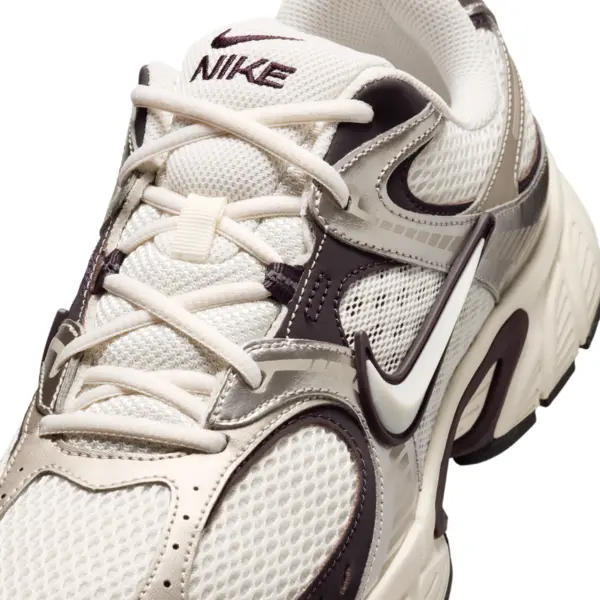 Nike V5 Rnr Athletic Sneakers - Grey