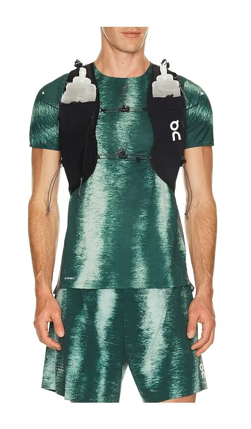 On Ultra Vest Pro - Black