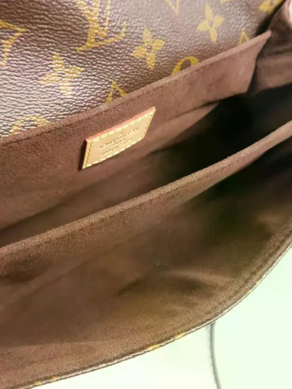 LOUIS VUITTON Monogram Pochette Metis Tote Bag