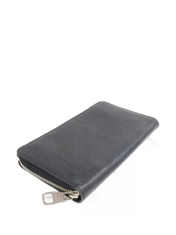LOUIS VUITTON Taiga Leather Zipper Long Wallet