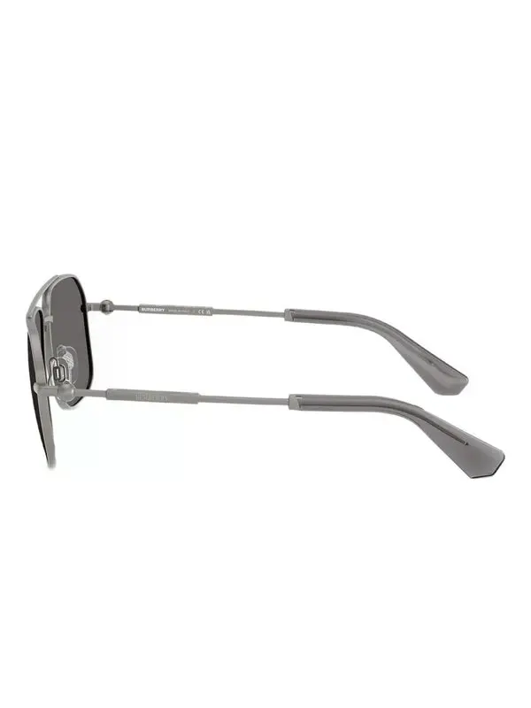 Burberry Navigator Frame Sunglasses