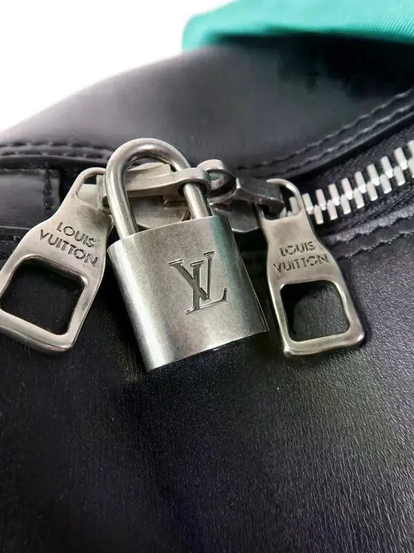 LOUIS VUITTON Keepall Bandoulière 50 Holdall