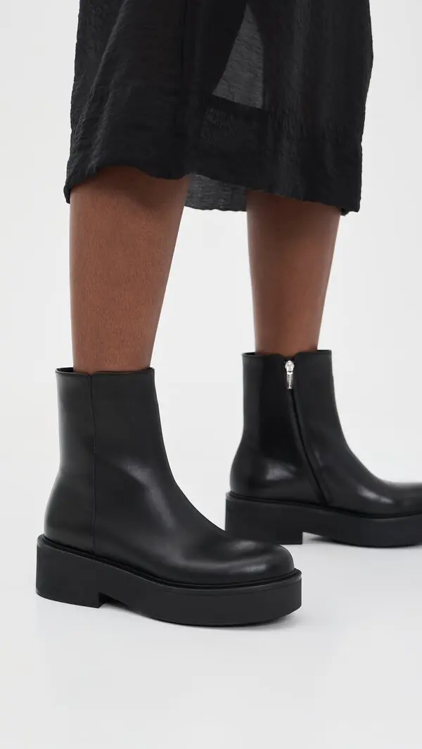 GIANVITO ROSSI Hiro Vitello Zip Up Boots