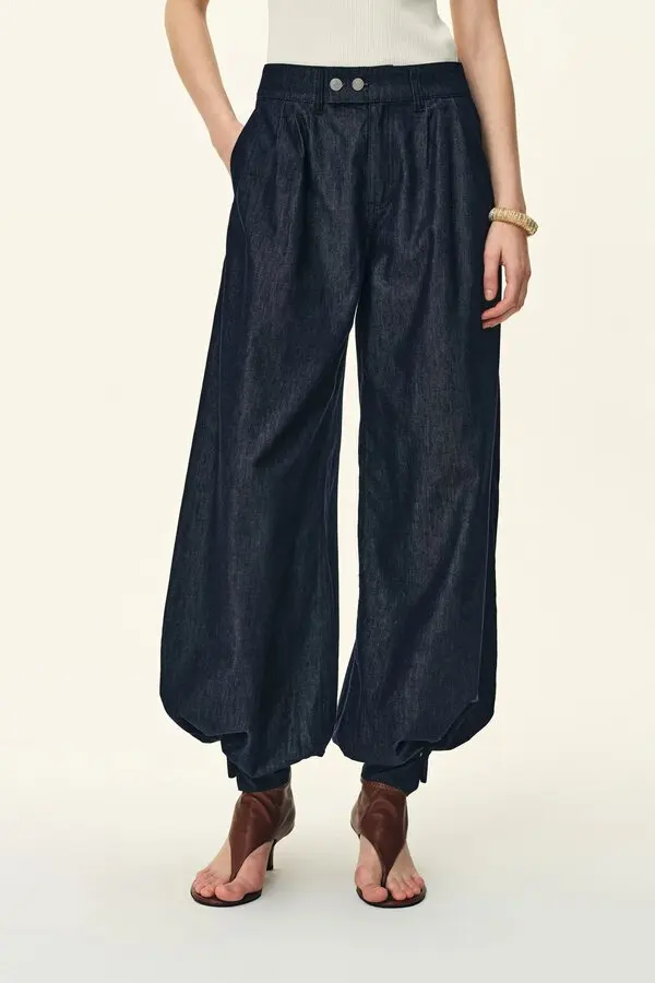 Fabrique Bonnie Handwork Pleats Balloon Jeans In Acetate Tencel Denim