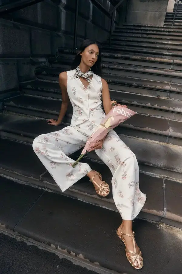 Fabrique Floral Linen Blend Sleeveless Vest Top And Pants Set - Multicolor